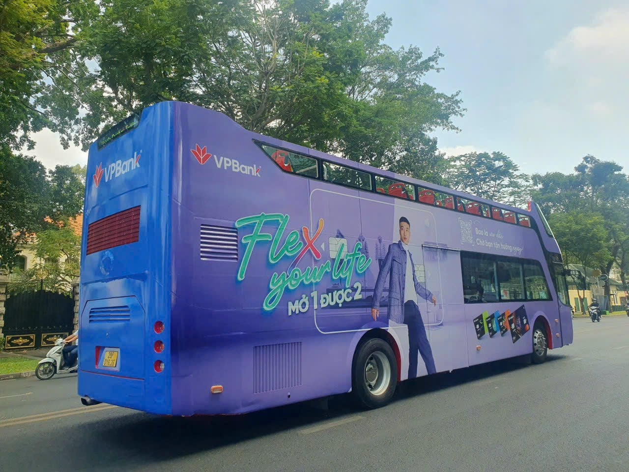 CHẠY ROADSHOW XE BUS 2 TẦNG
